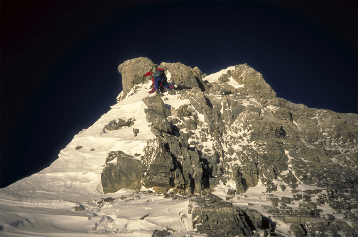 Climbing the Third Step(8,700m).